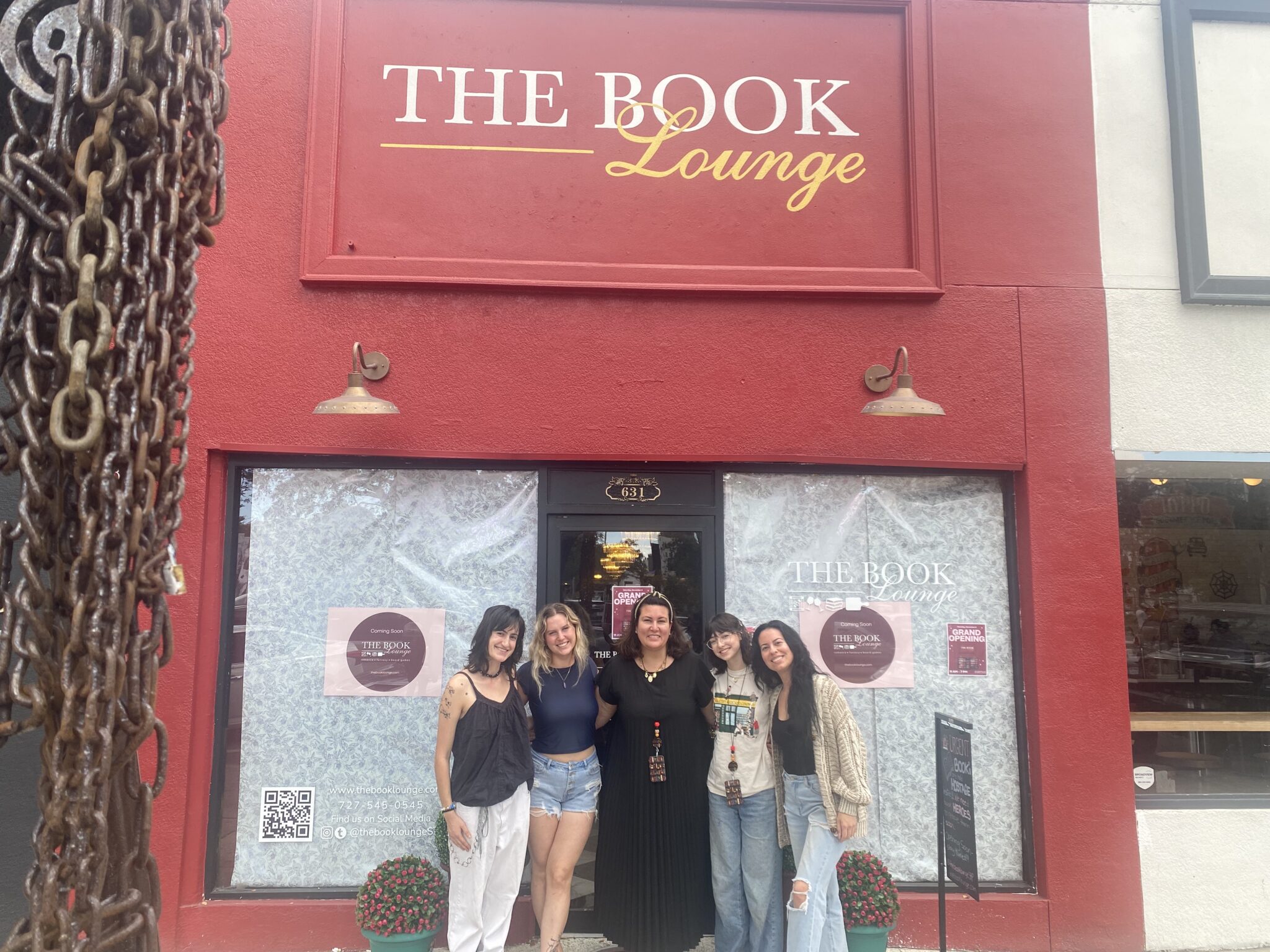 The Book Lounge: USFSP student and her mom open new local bookstore ...